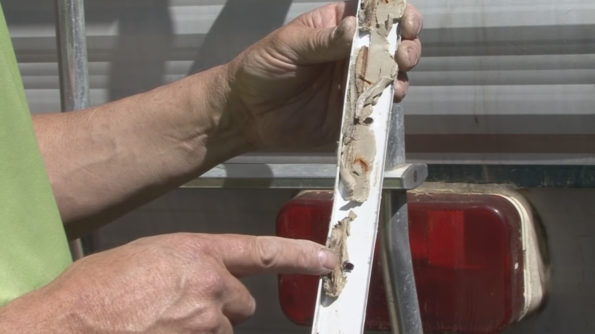 How to Reseal RV Corner Molding – RV 101® – RV Education 101®